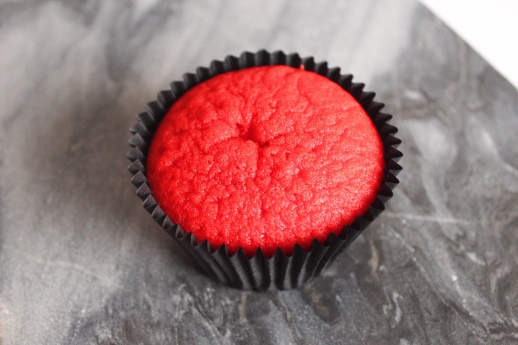Bloody red velvet halloween cupcakes - Annabella's Foodblog